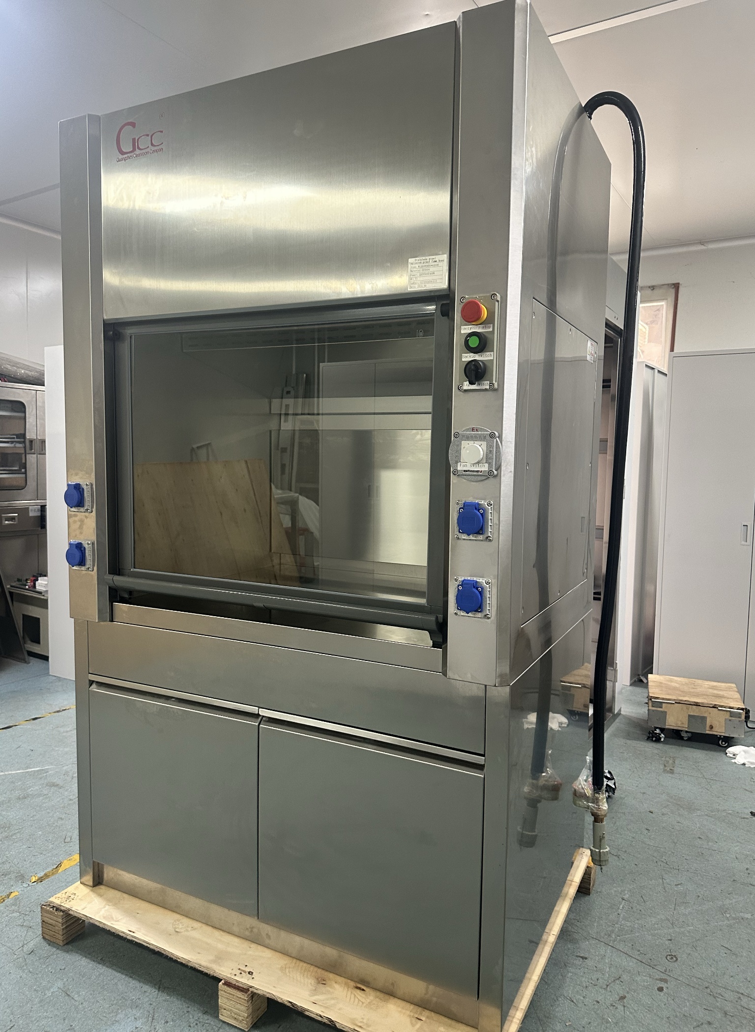 Stainless Steel Explosion-Proof Fume Hood: Selection and Application Guide